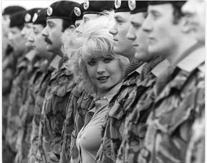 Deborah Watling Nue Dans Doctor Who